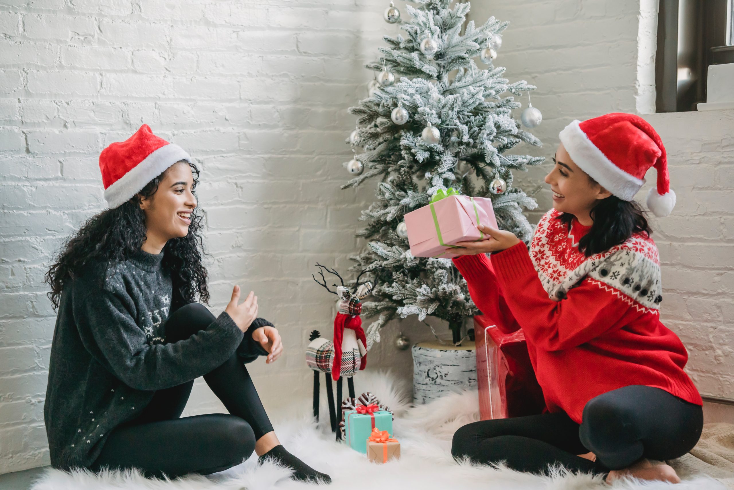 7 Gift Giving Tips for College Students on a Budget - Funding U's Blog
